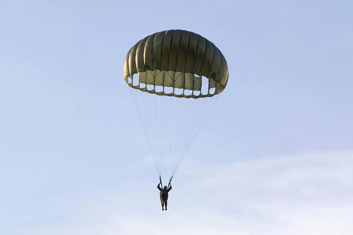 Spadochron Mc1-1 – bezpieczeństwo w powietrzu - EU Shields